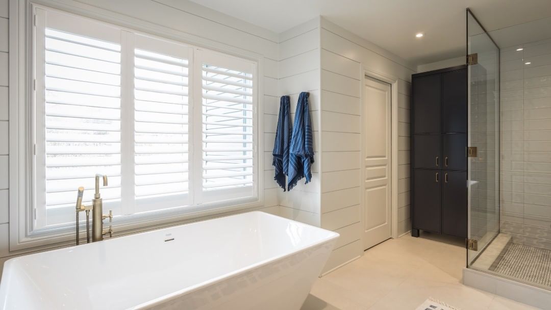 Lambris: o que é e como utilizar a técnica na decoração