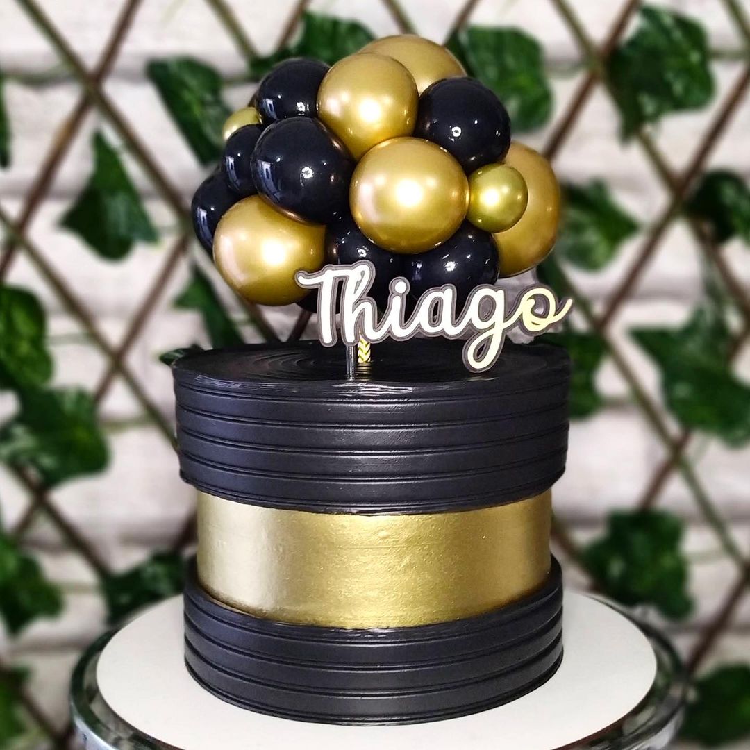 Bolo preto e dourado: 40 ideias para fugir do básico e surpreender
