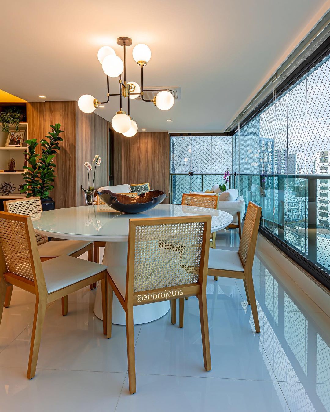 80 mesas para varanda para inspirar a composição desse espaço