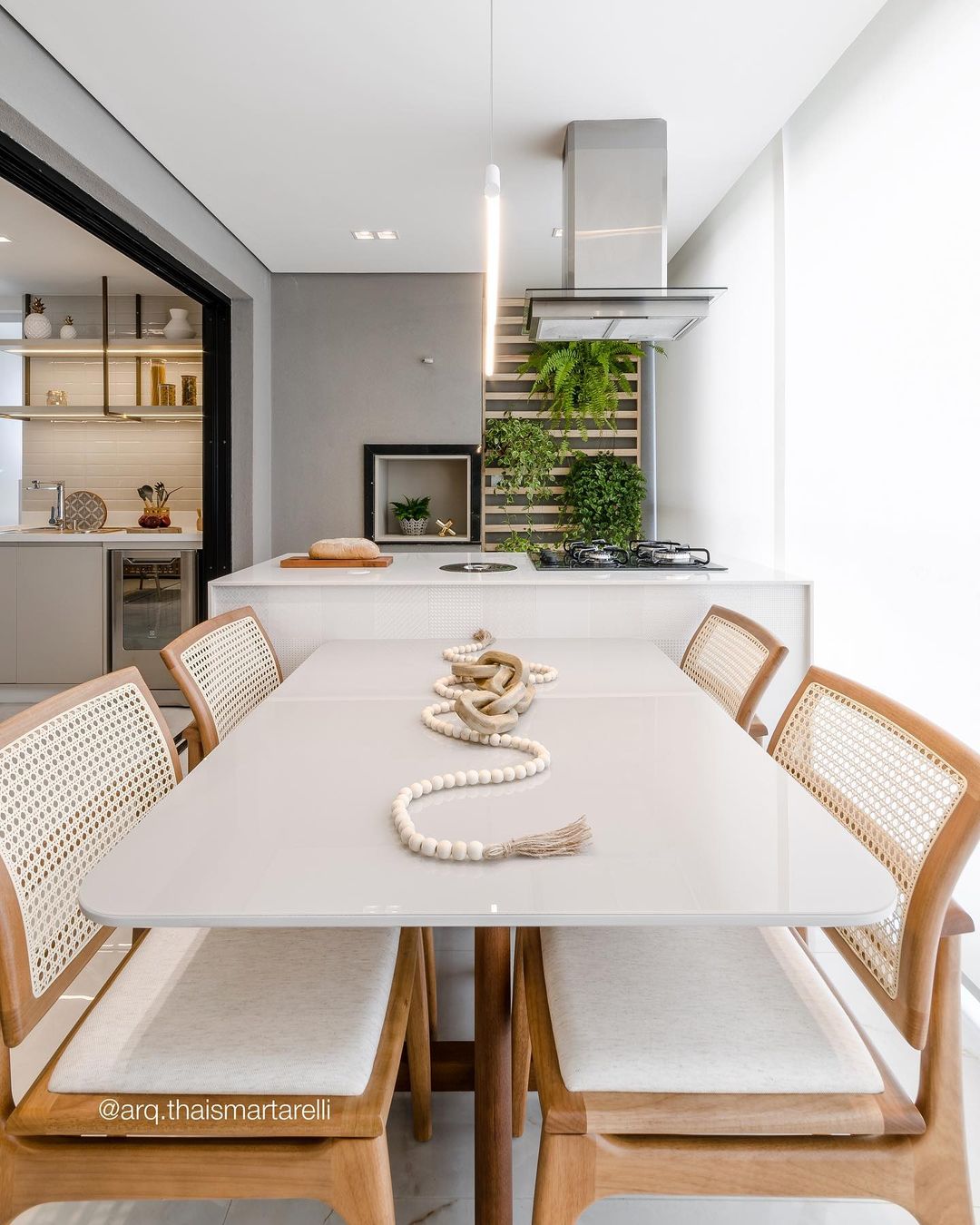 80 mesas para varanda para inspirar a composição desse espaço