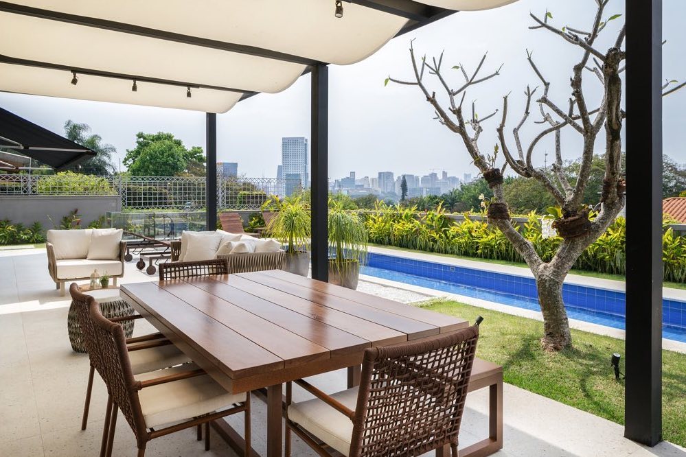 80 mesas para varanda para inspirar a composição desse espaço