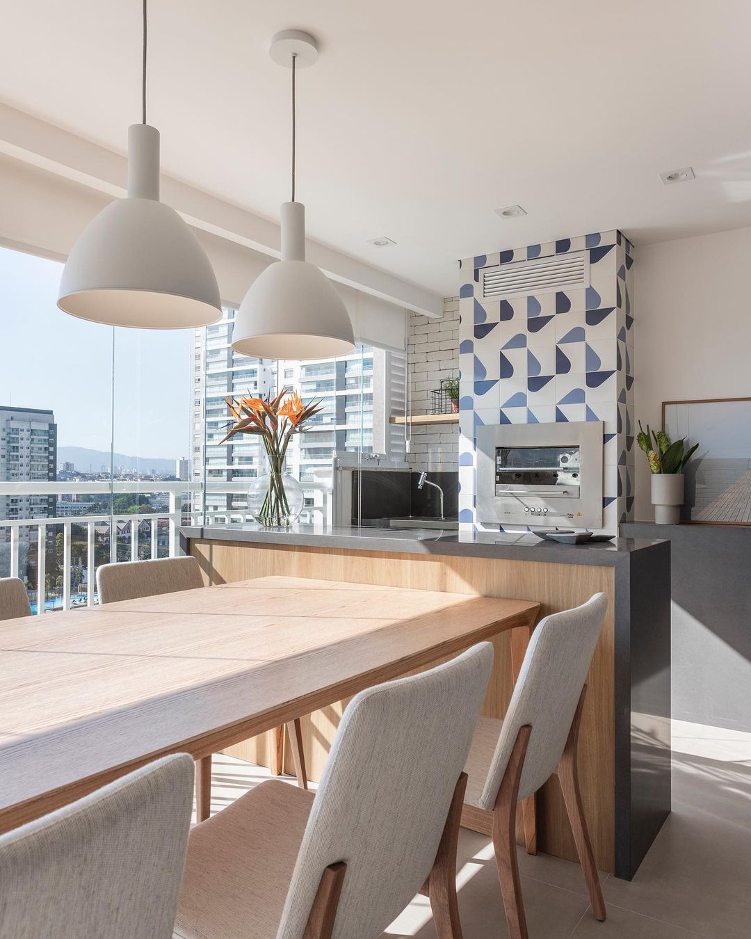 80 mesas para varanda para inspirar a composição desse espaço