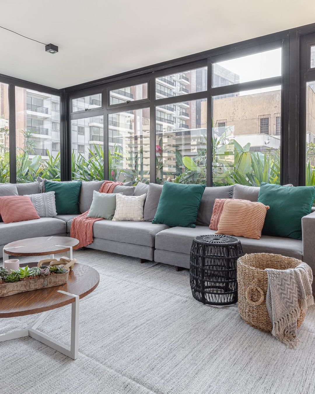 Sofá grande: 60 modelos que garantem conforto e sofisticação