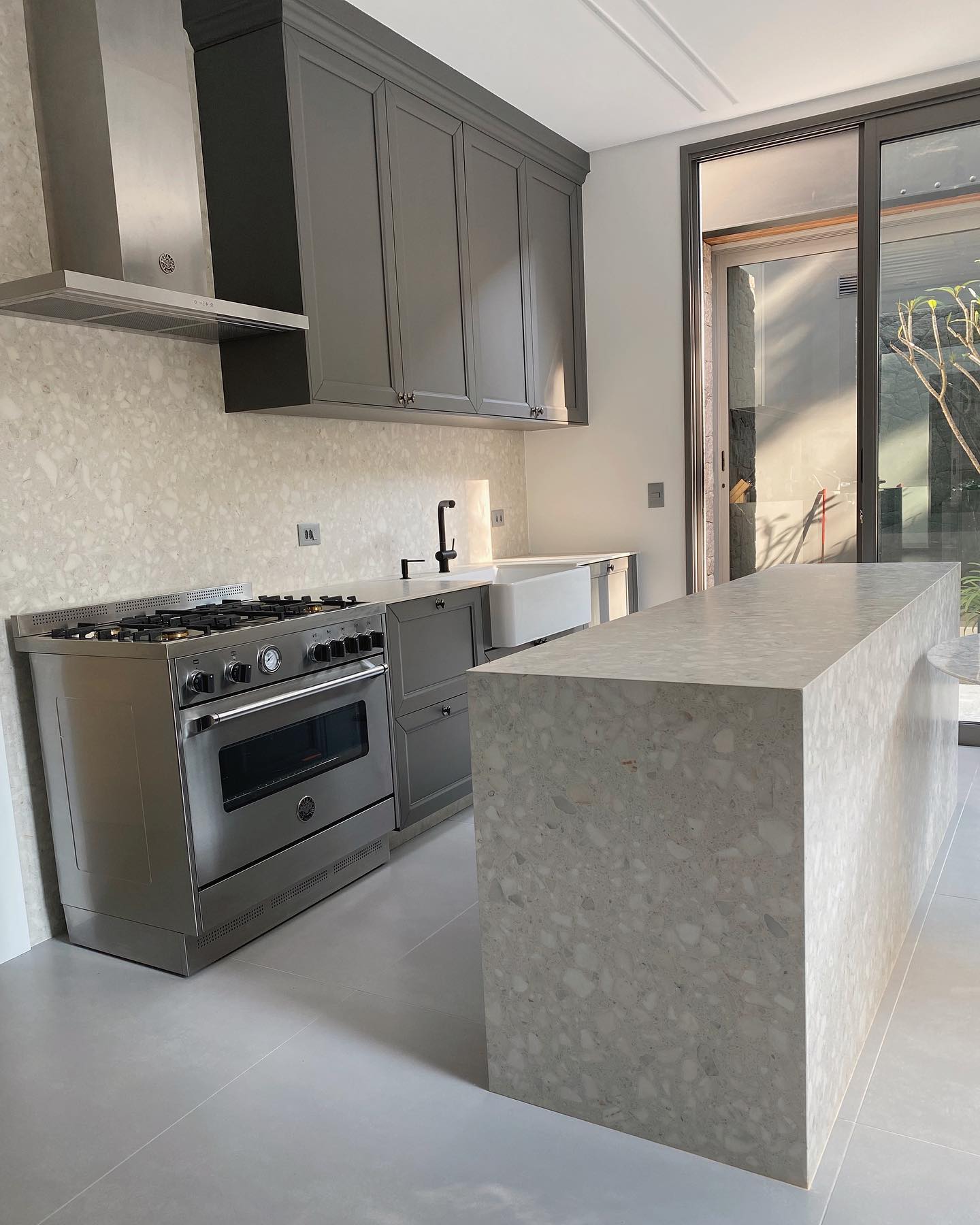 Granito cinza: tipos + 80 ideias para usar na decoração da casa