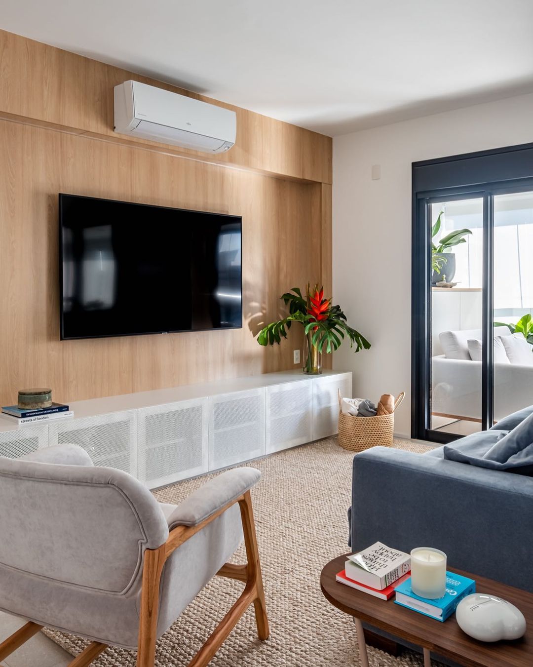 Sala de TV pequena: dicas e 70 fotos para otimizar o ambiente