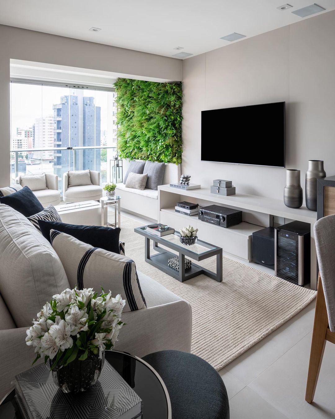 Sala de TV pequena: dicas e 70 fotos para otimizar o ambiente