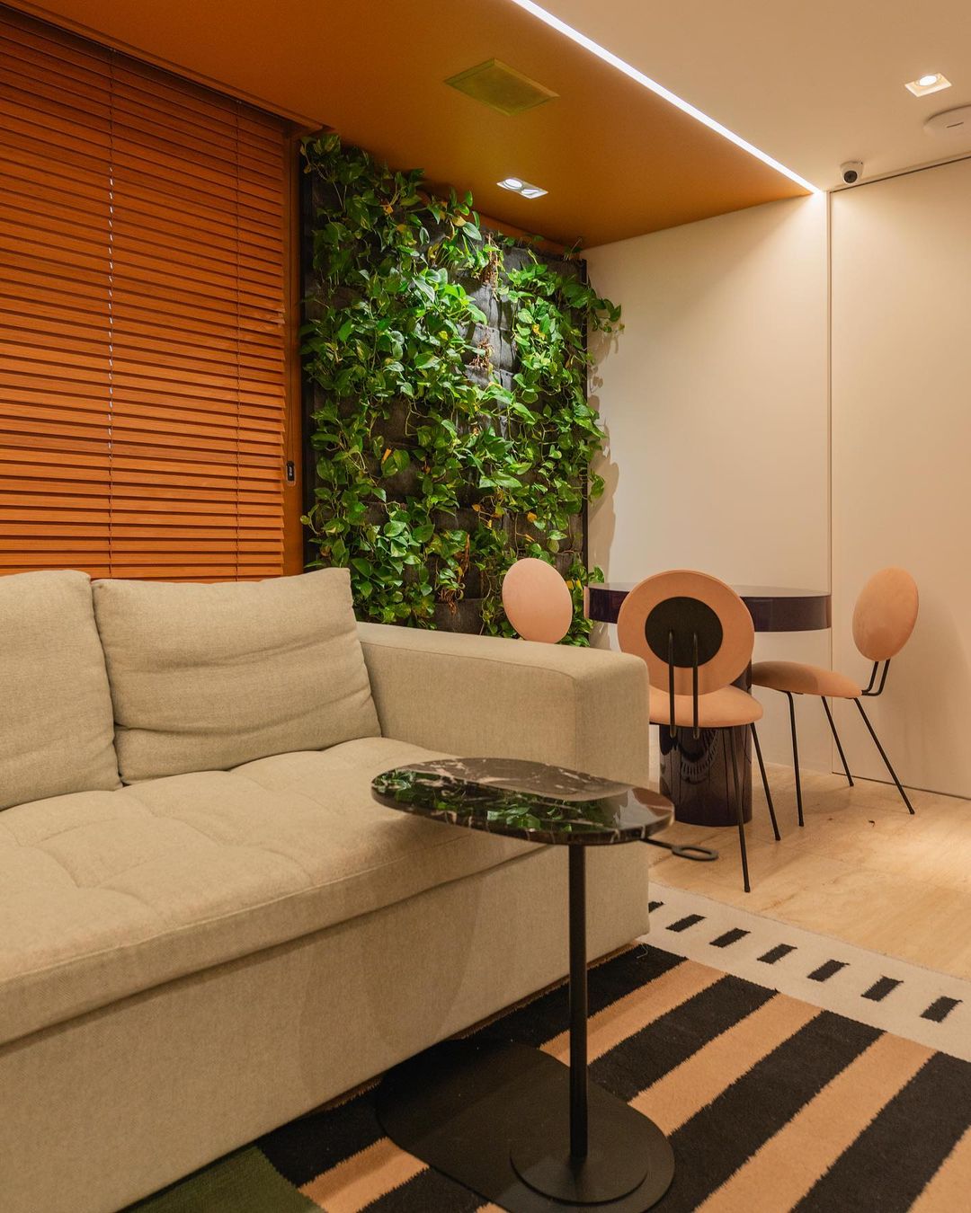 Perfil de LED: o que é, tipos + 25 projetos com iluminação incríveis