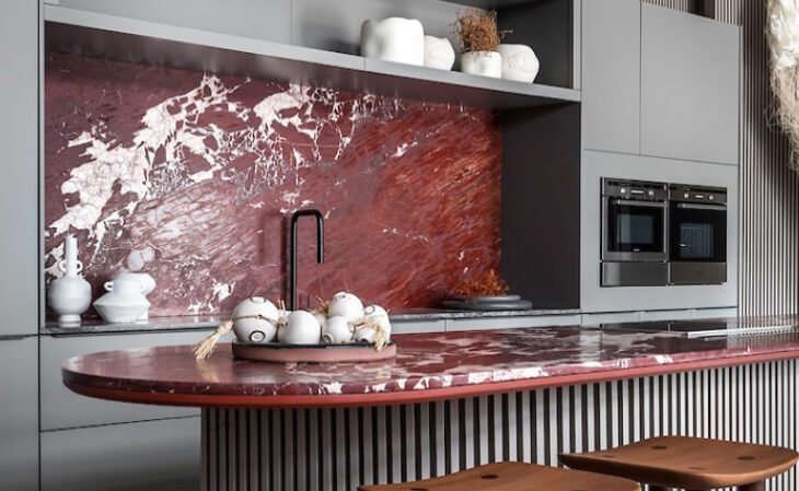 Mármore: o que é, tipos e projetos que exaltam a beleza da rocha