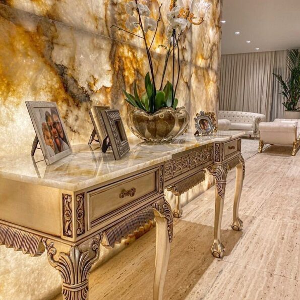 Poderosa! Conheça a mansão sofisticada de Simone Mendes