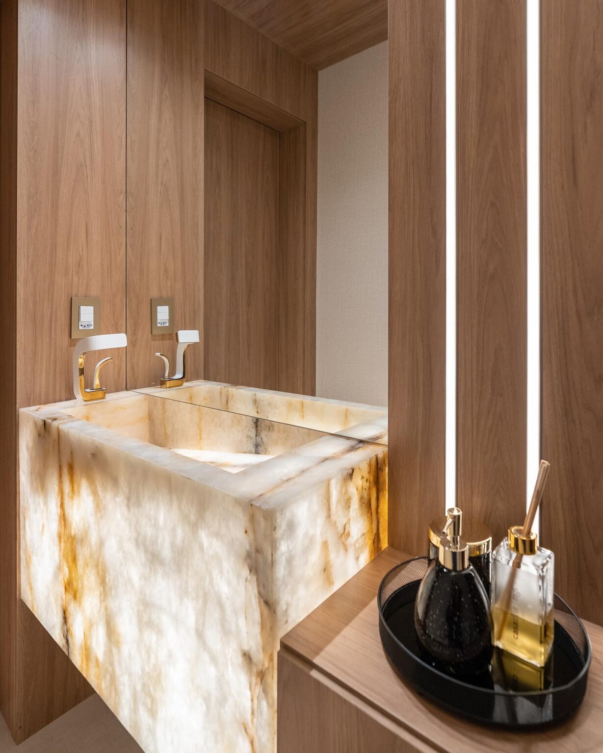 Pia de banheiro: dicas para escolher e projetos