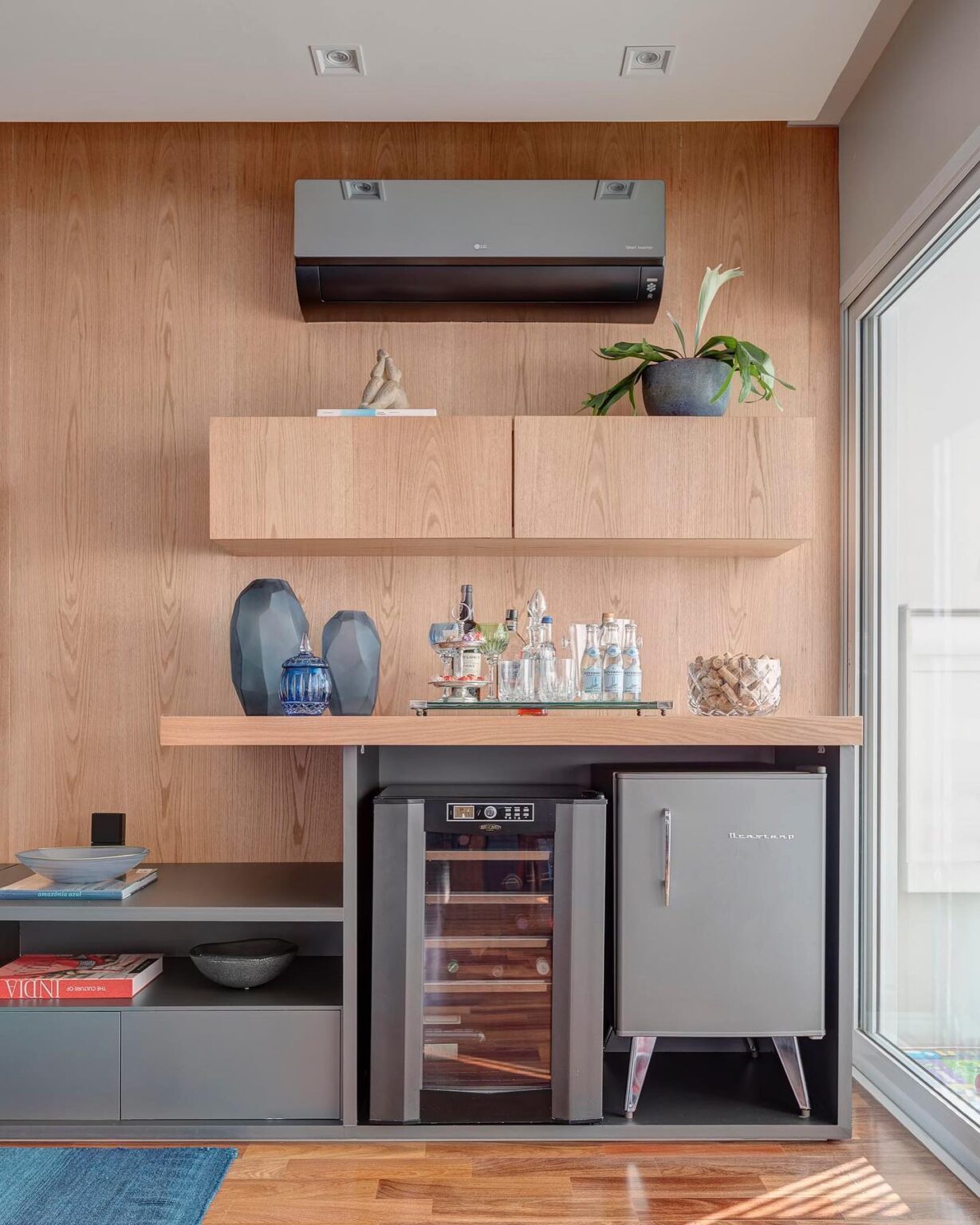 Barzinho para sala: como montar e 30 ideias para ter o seu